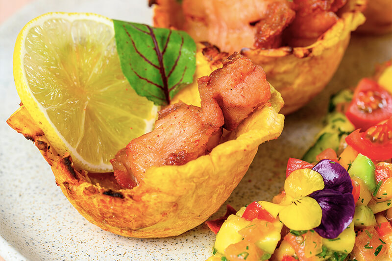 Canastilla de patacones con chicharrón